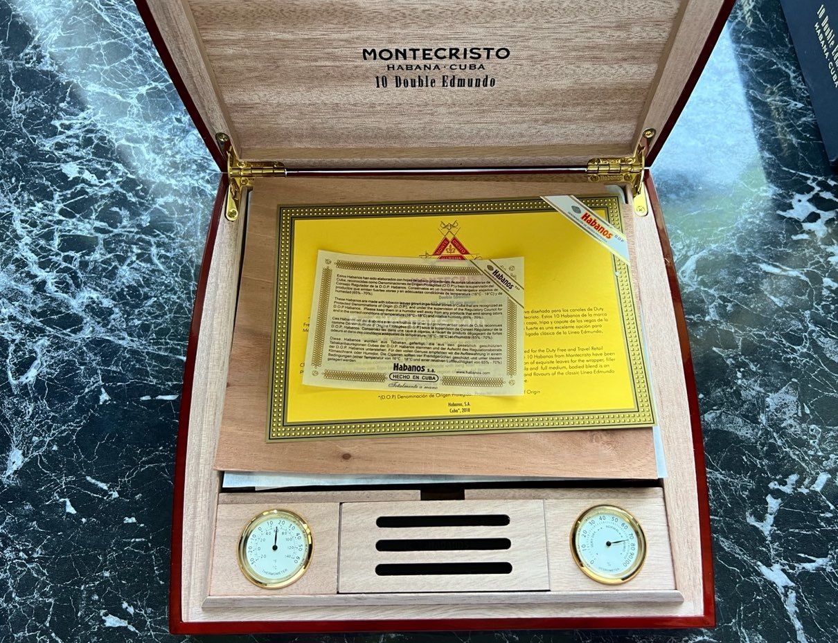 Montecristo Double Edmundo Travel Humidor 2020 Humidor of 10 cigars 20586