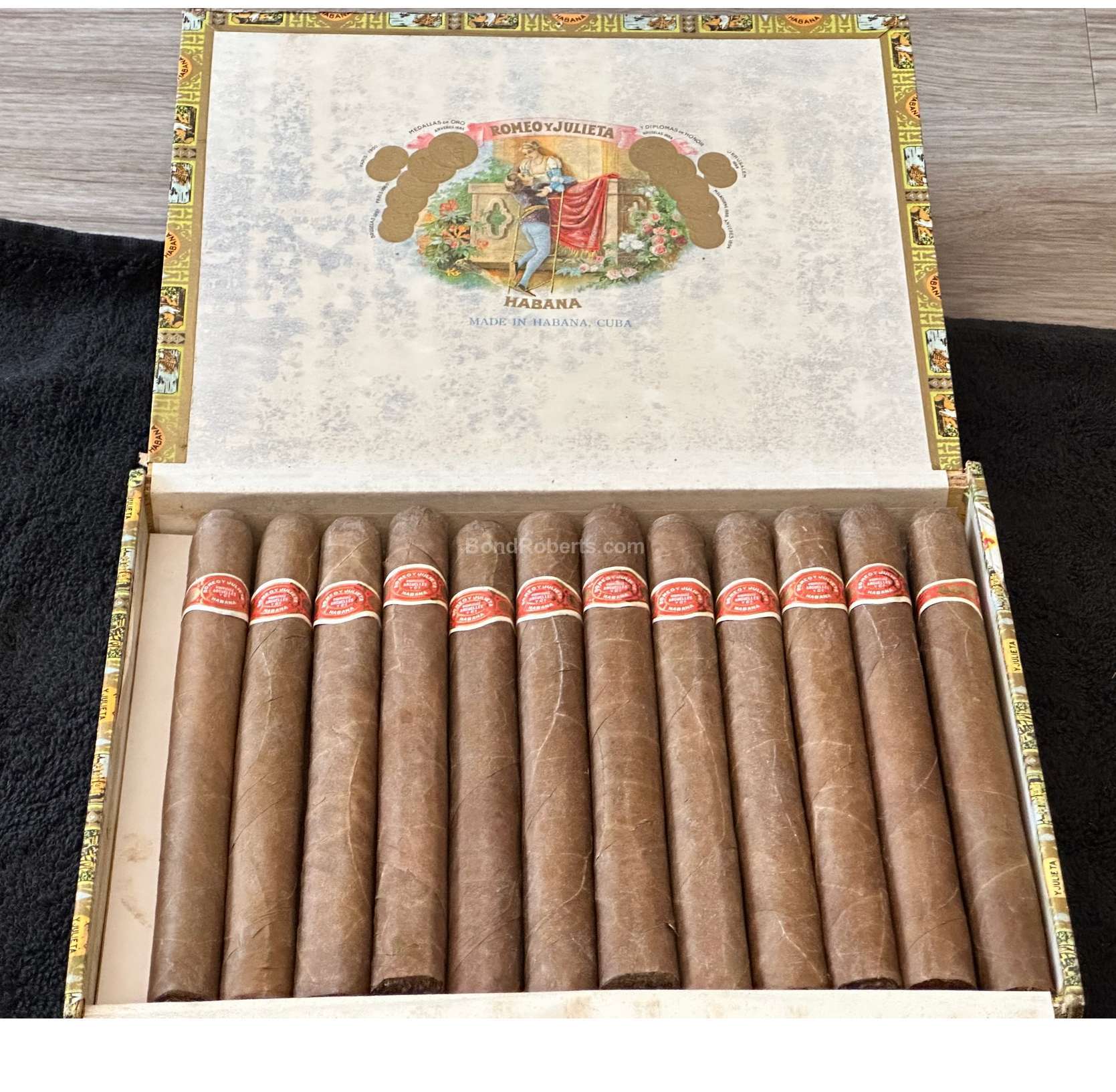 Romeo y Julieta Prince of Wales 1999 Dress Box of 25 cigars 17660