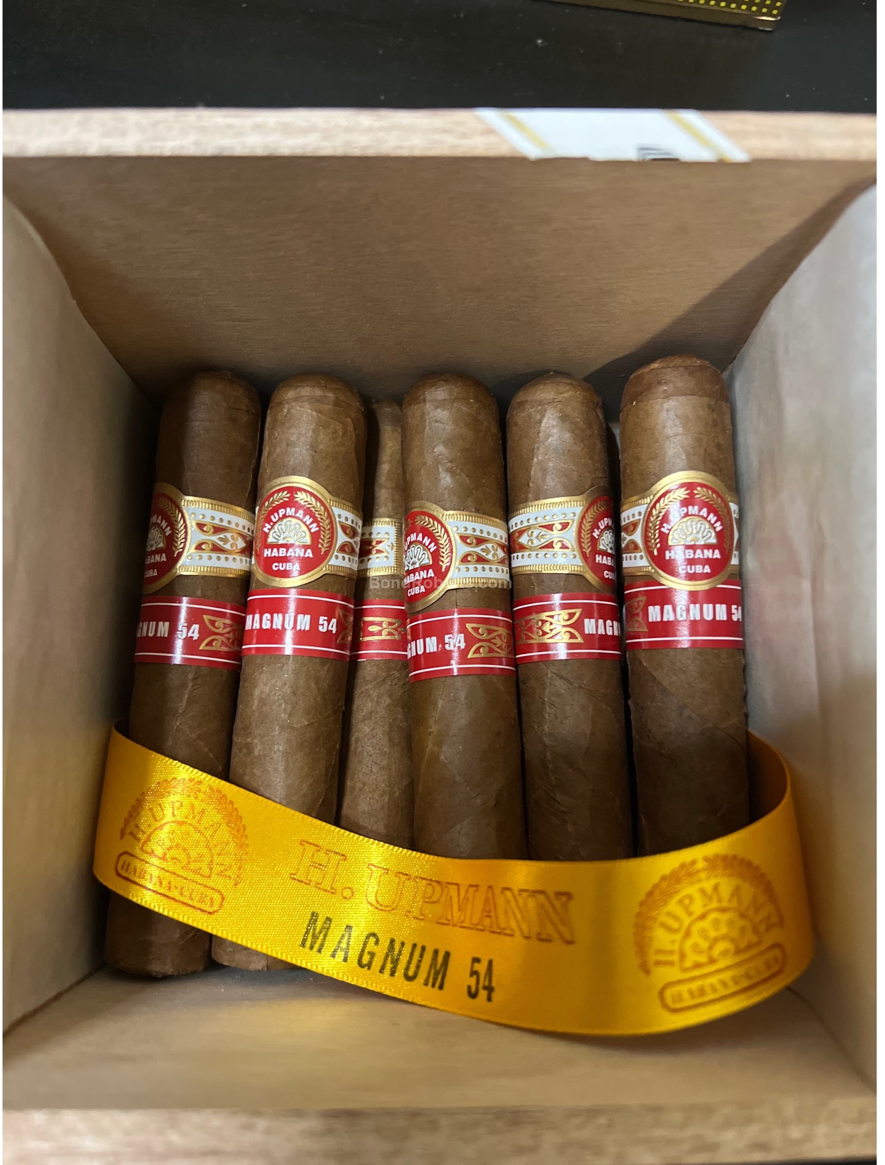 H. Upmann Magnum 54 2019 Slide Lid Box of 25 cigars 12135