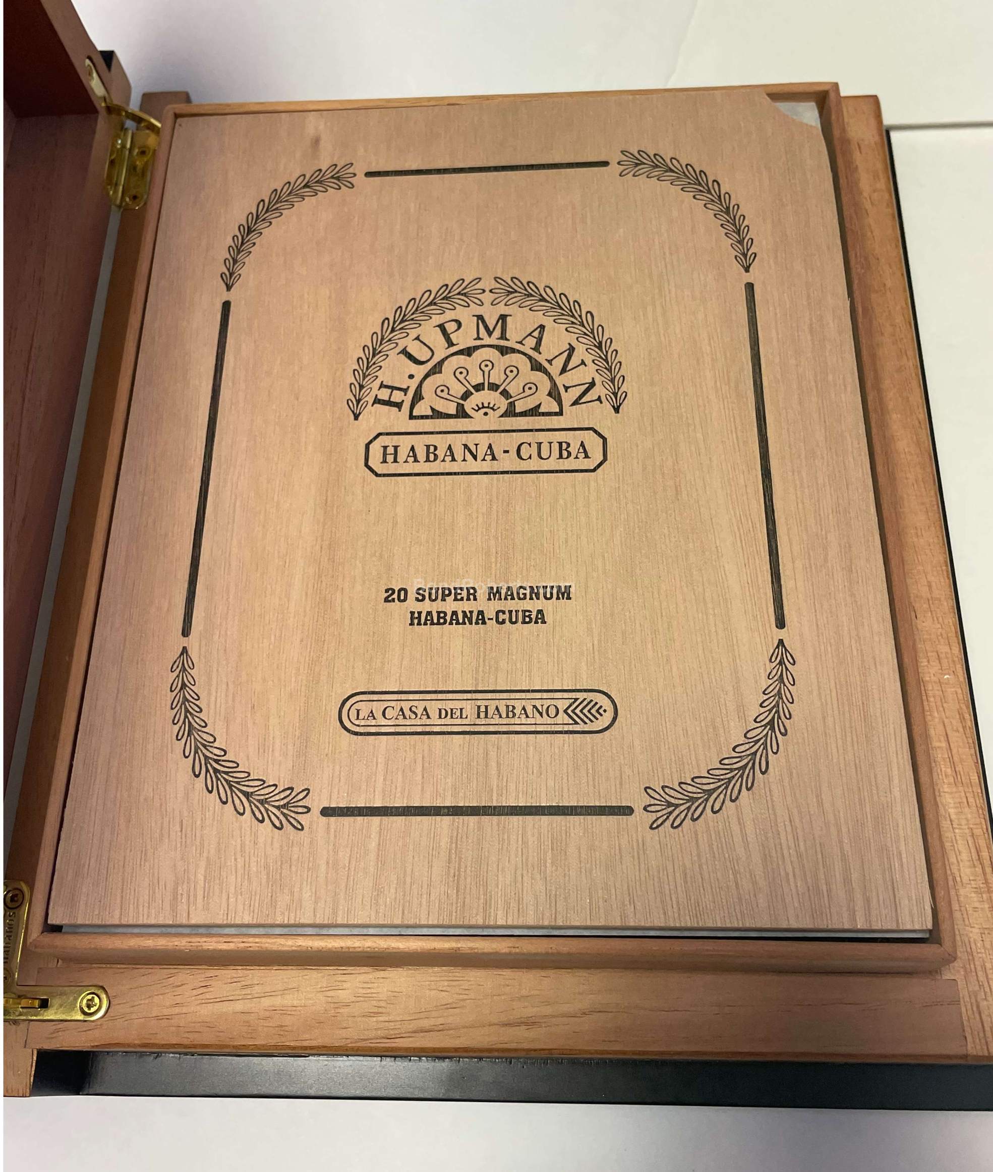 H. Upmann Super Magnum Colección Habanos 2021 Numbered book-shaped boîte nature box of 20 cigars ...