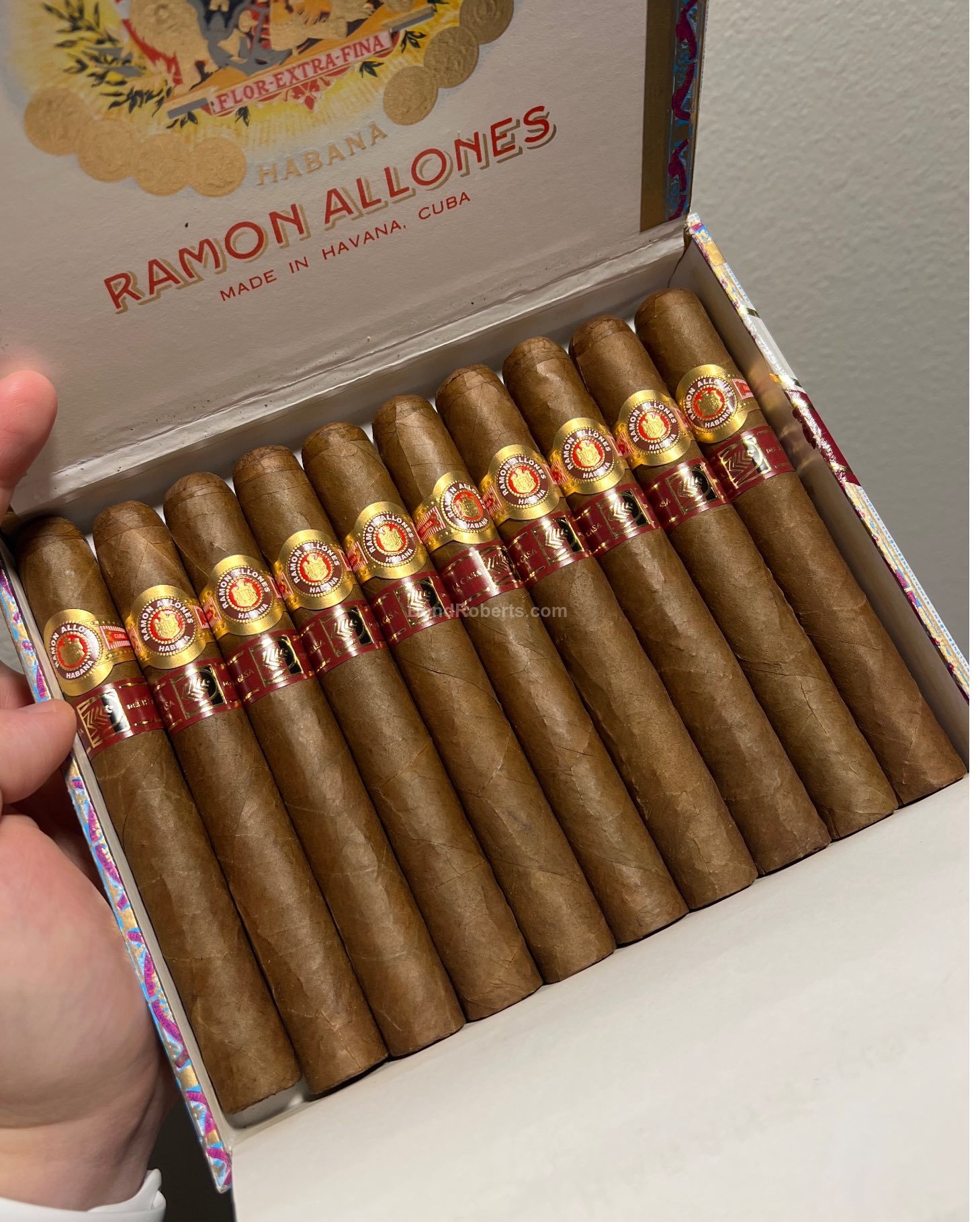 Ramón Allones Allones Superiores LCDH Exclusivo 2017 Dress Box of 10 ...