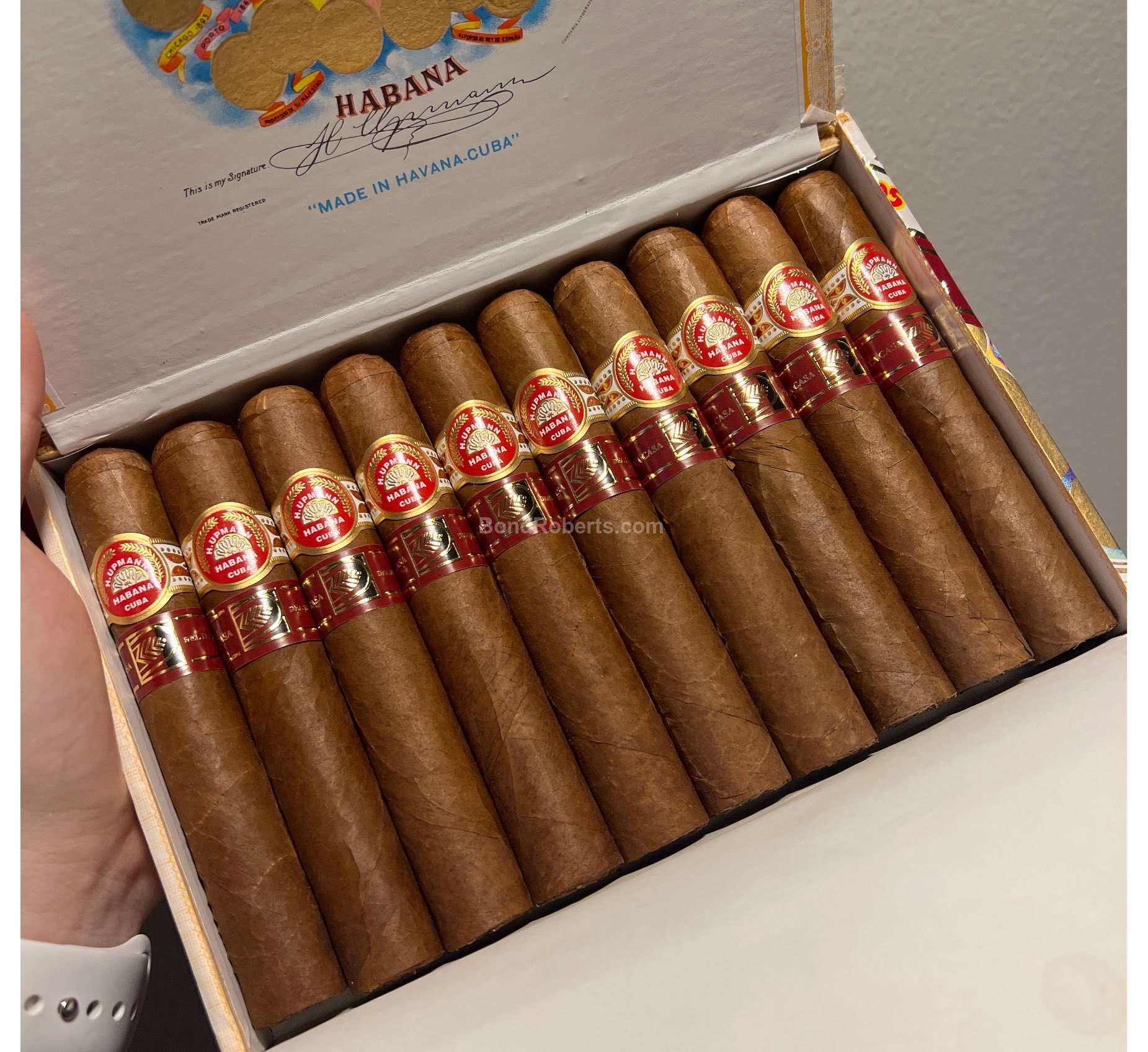 H. Upmann Royal Robusto LCDH Exclusivo 2017 Dress Box of 10 cigars 17014