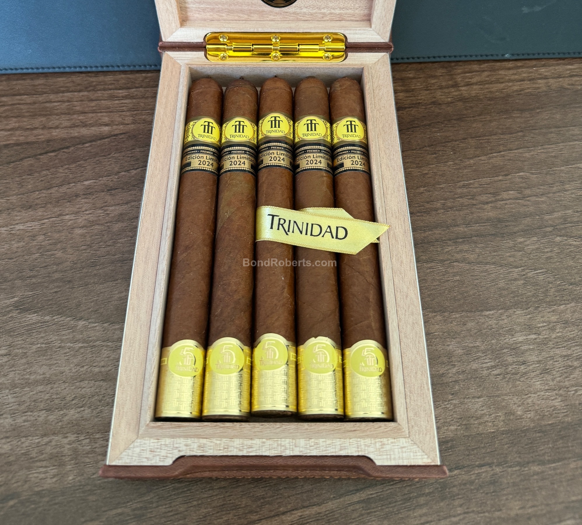 Trinidad Cabildos Edición Limitada 2024 Luxury Box of 5 cigars 32894