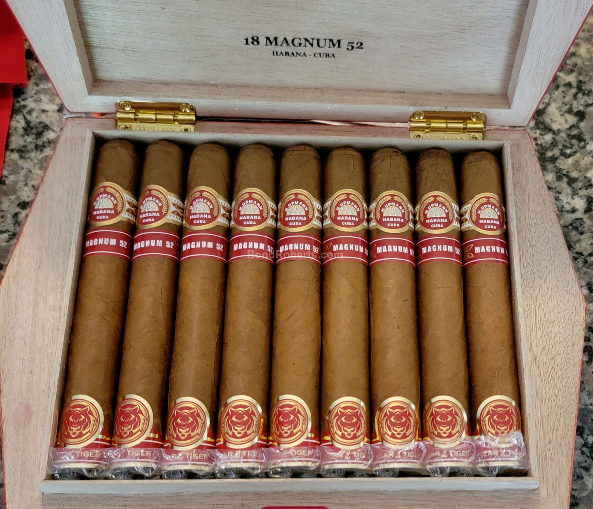 H. Upmann Magnum 52 Year of the tiger 2021 Luxury boîte nature box of ...