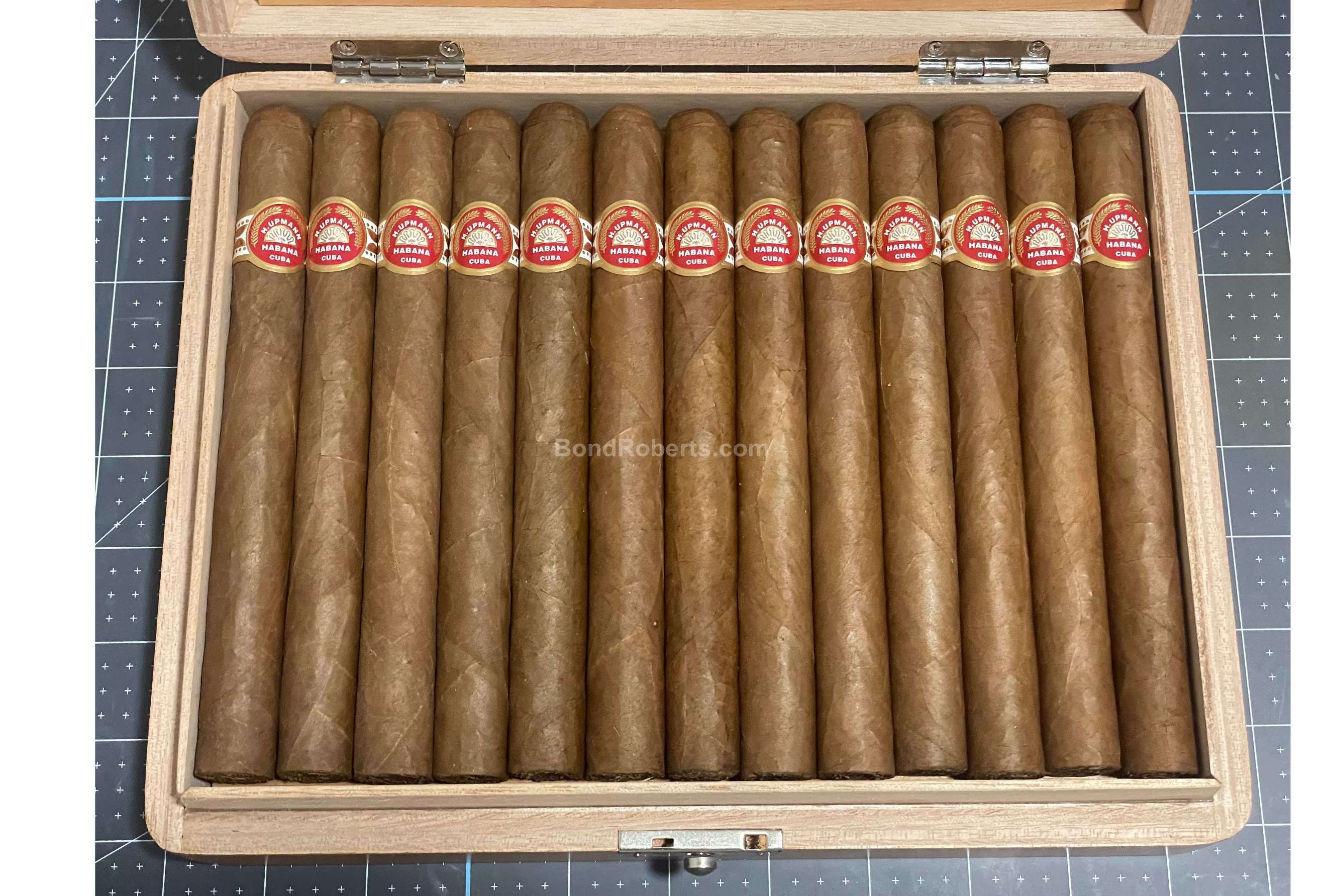 H. Upmann Sir Winston 2020 Varnished Cabinet of 25 cigars 13779