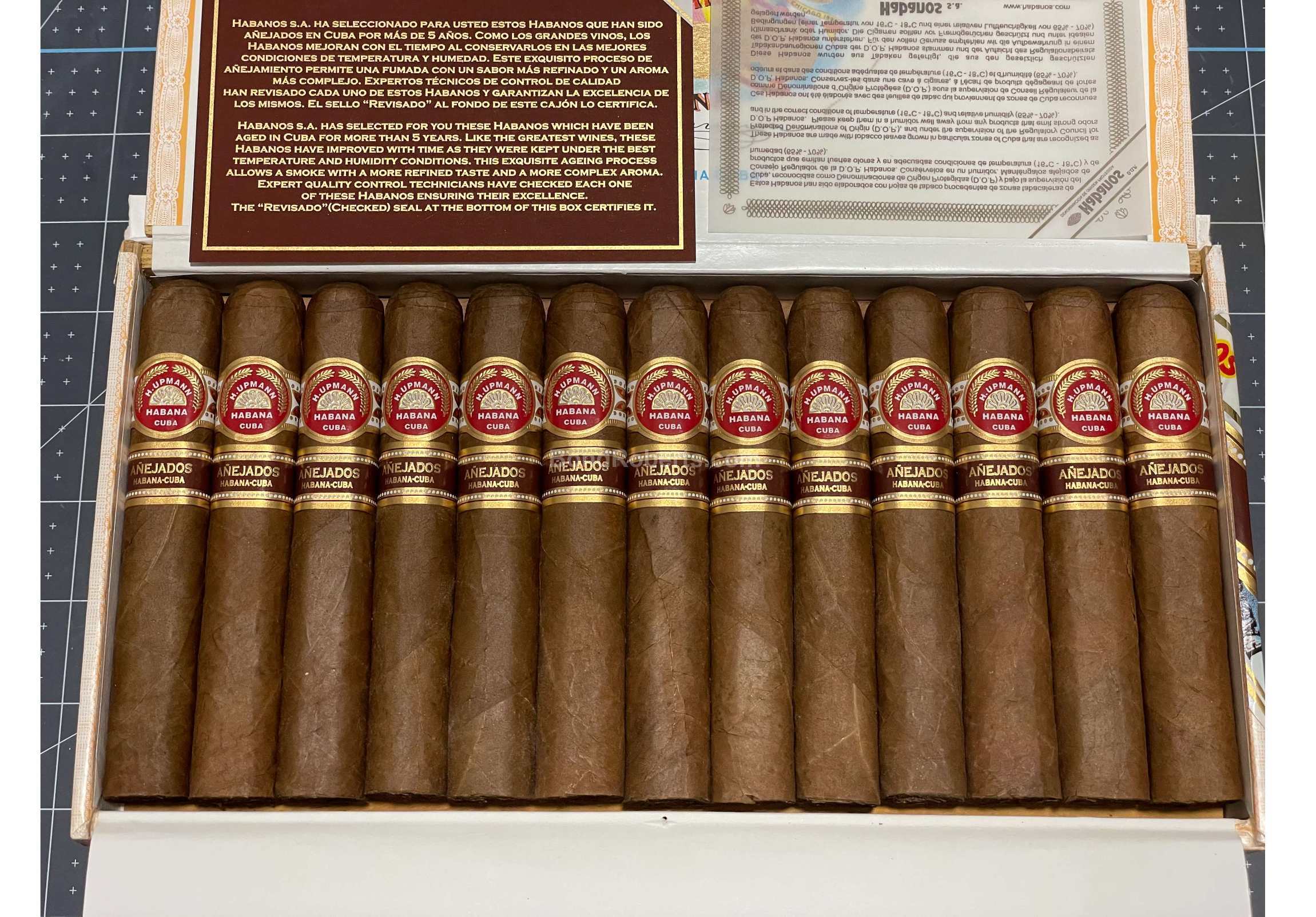 H. Upmann Robustos Habanos Añejados Dress Box of 25 cigars 15183