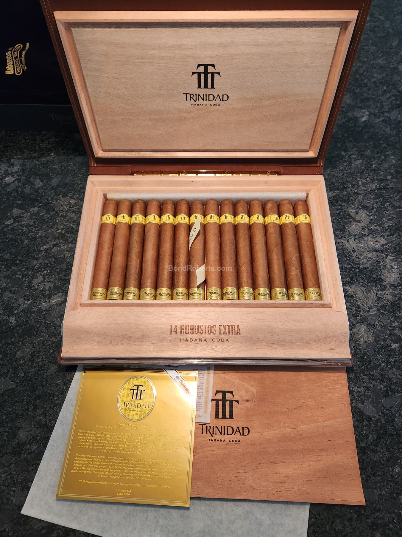 Trinidad Robustos Extra Travel Humidor 2020 Humidor of 14 cigars 27524