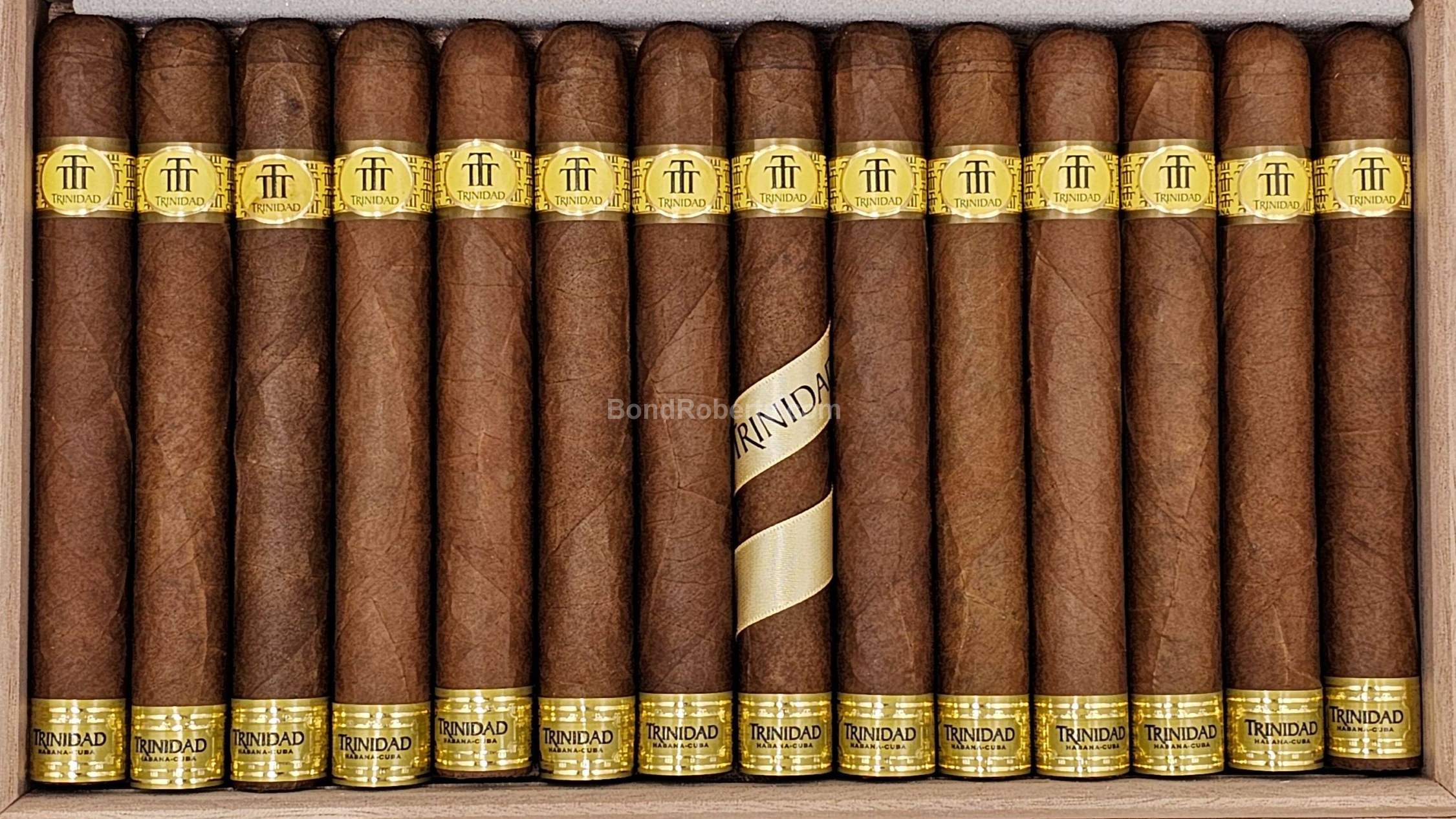 Trinidad Robustos Extra Travel Humidor 2020 Humidor of 14 cigars 20241