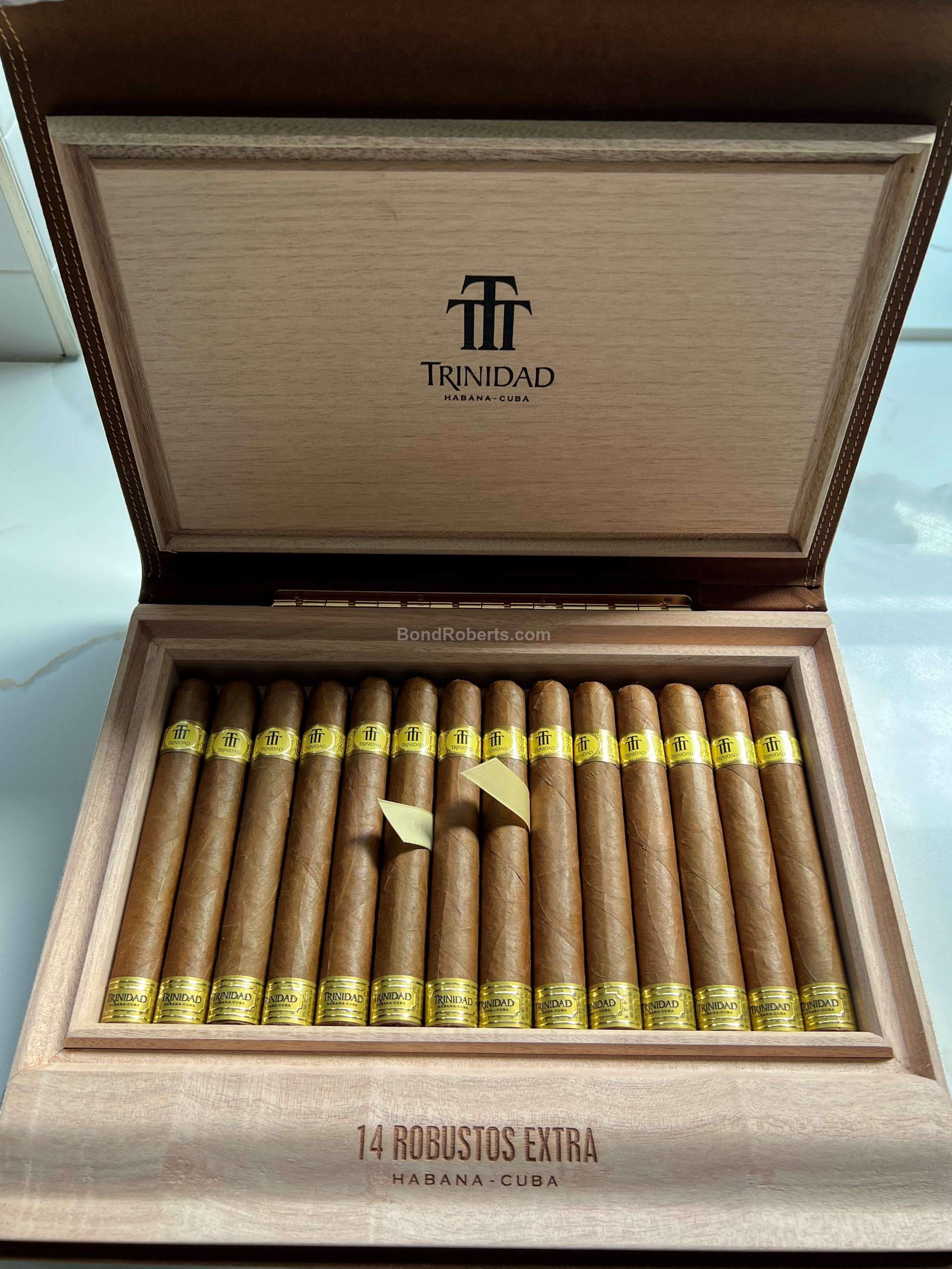 Trinidad Robustos Extra Travel Humidor 2020 Humidor of 14 cigars 7230