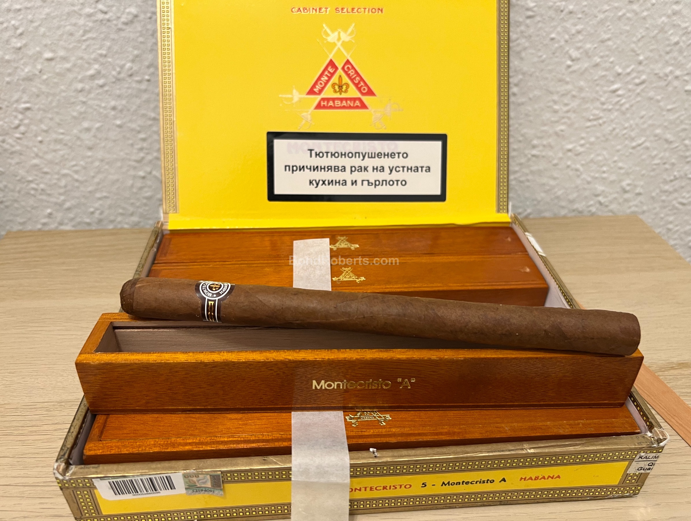 Montecristo Montecristo A 2021 Dress Box of 5 cigars in varnished indiv ...