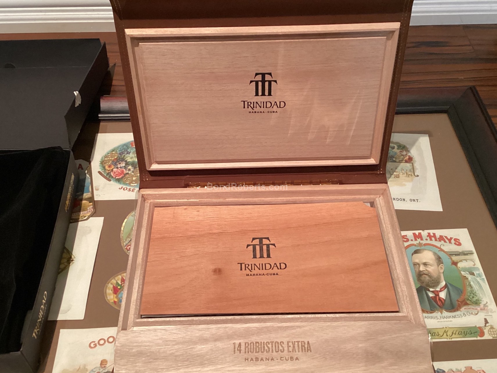 Trinidad Robustos Extra Travel Humidor 2022 Humidor of 14 cigars 17796