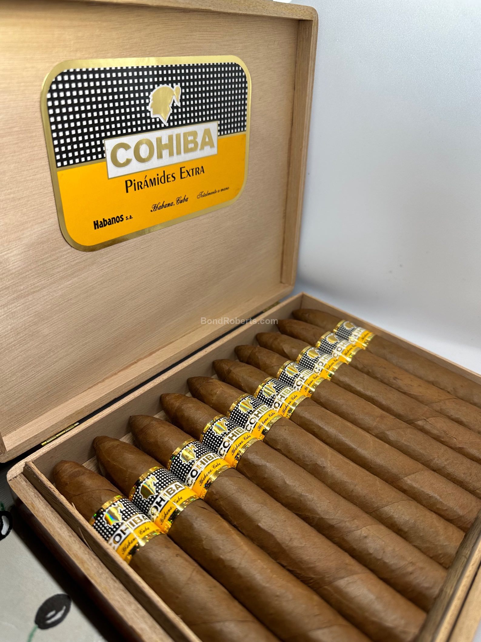 Cohiba Piramides Extra 2012 Varnished Boîte Nature Box of 10 cigars 16509