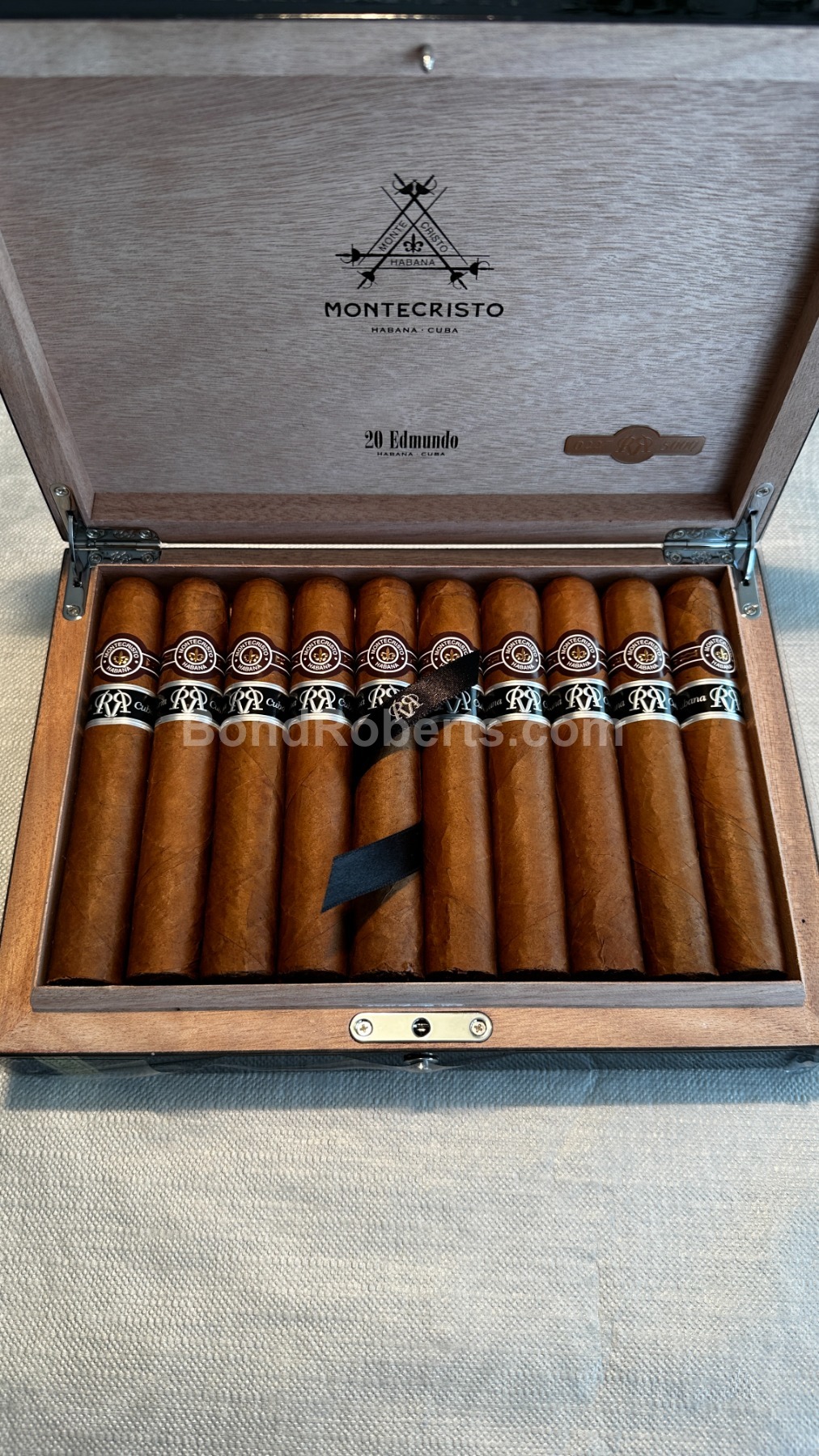 Montecristo Edmundo Reserva Cosecha 2022 Numbered luxury boîte nature box of 20 cigars 29218