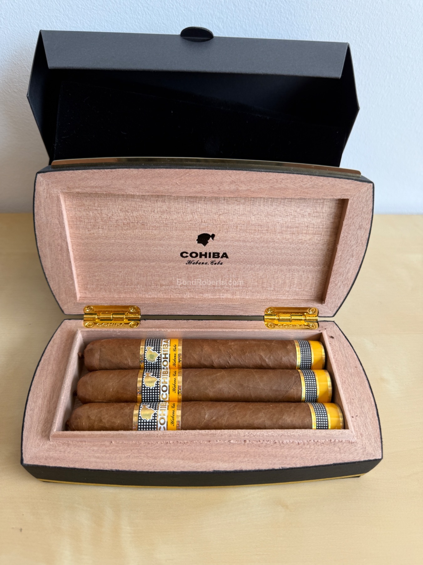 Cohiba Vistosos TFWA Cannes Launch Dinner Gift 2024 Decorative gift box of 3 cigars 41743