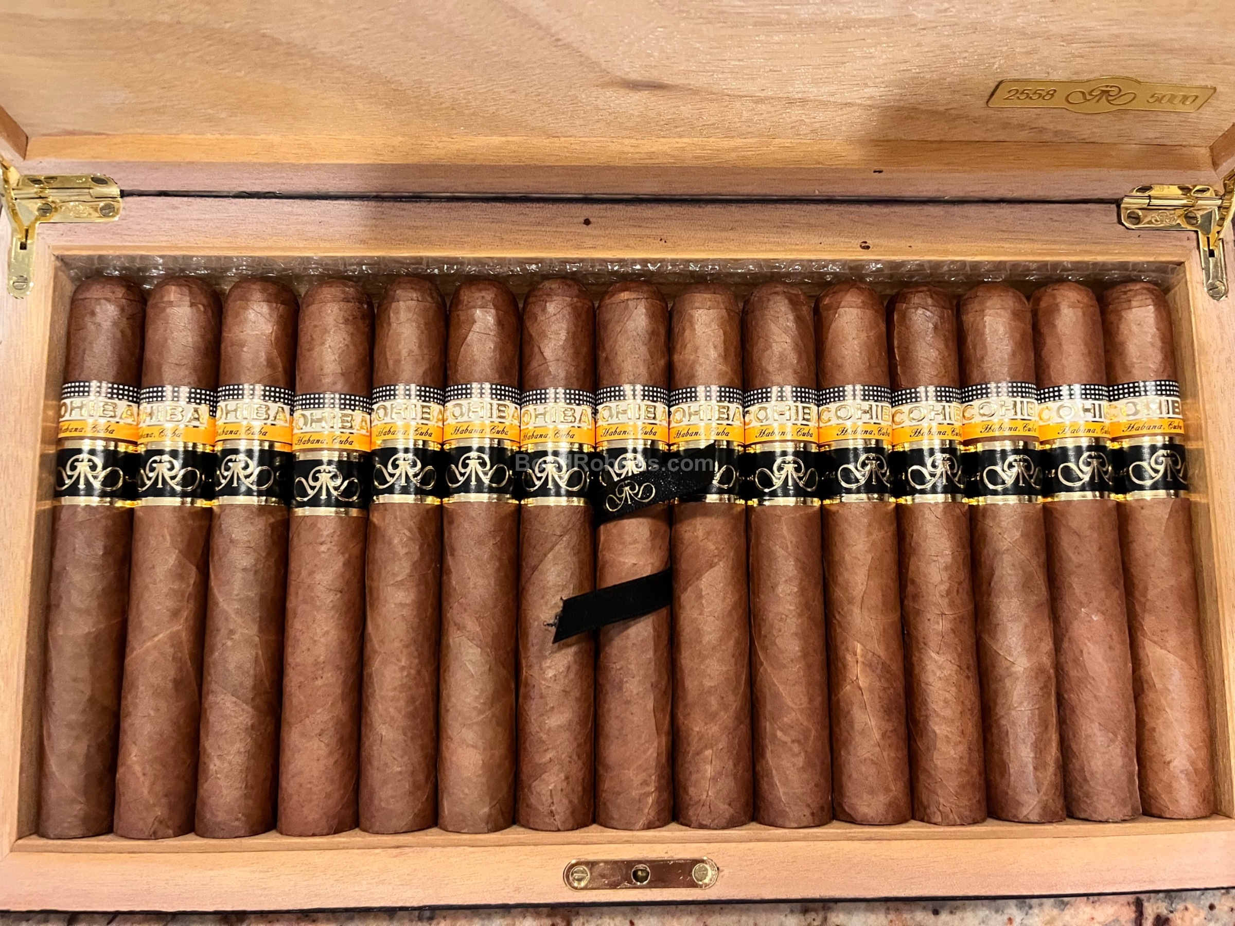 Cohiba Siglo VI Gran Reserva Cosecha 2009 Black lacquered Boîte Nature Box of 15 c 36085
