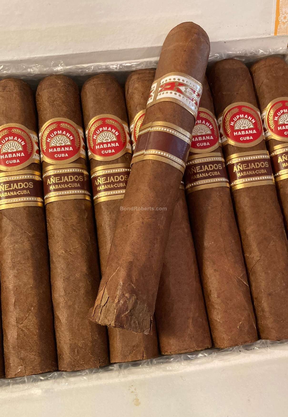 H. Upmann Robustos Habanos Añejados 2017 Dress Box of 25 cigars 14228
