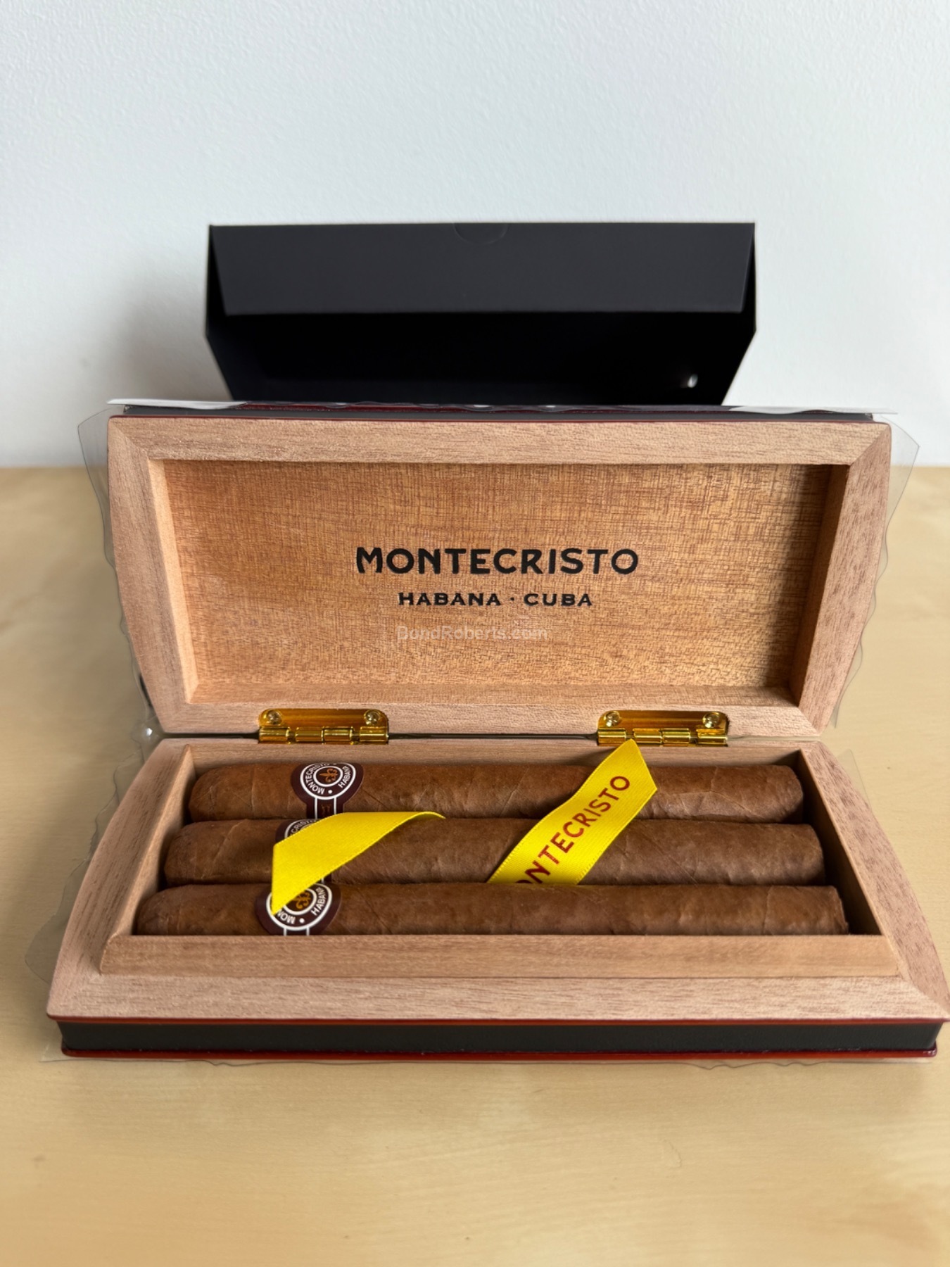 Montecristo Double Edmundo Cannes Tax Free World Expo Gift 2018 Humidor of 3 cigars 43338