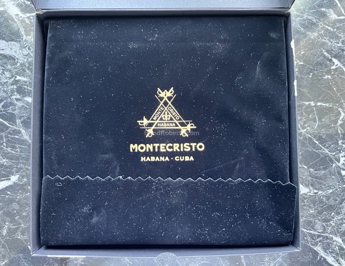Montecristo Double Edmundo Travel Humidor 2020 Humidor of 10 cigars 20586