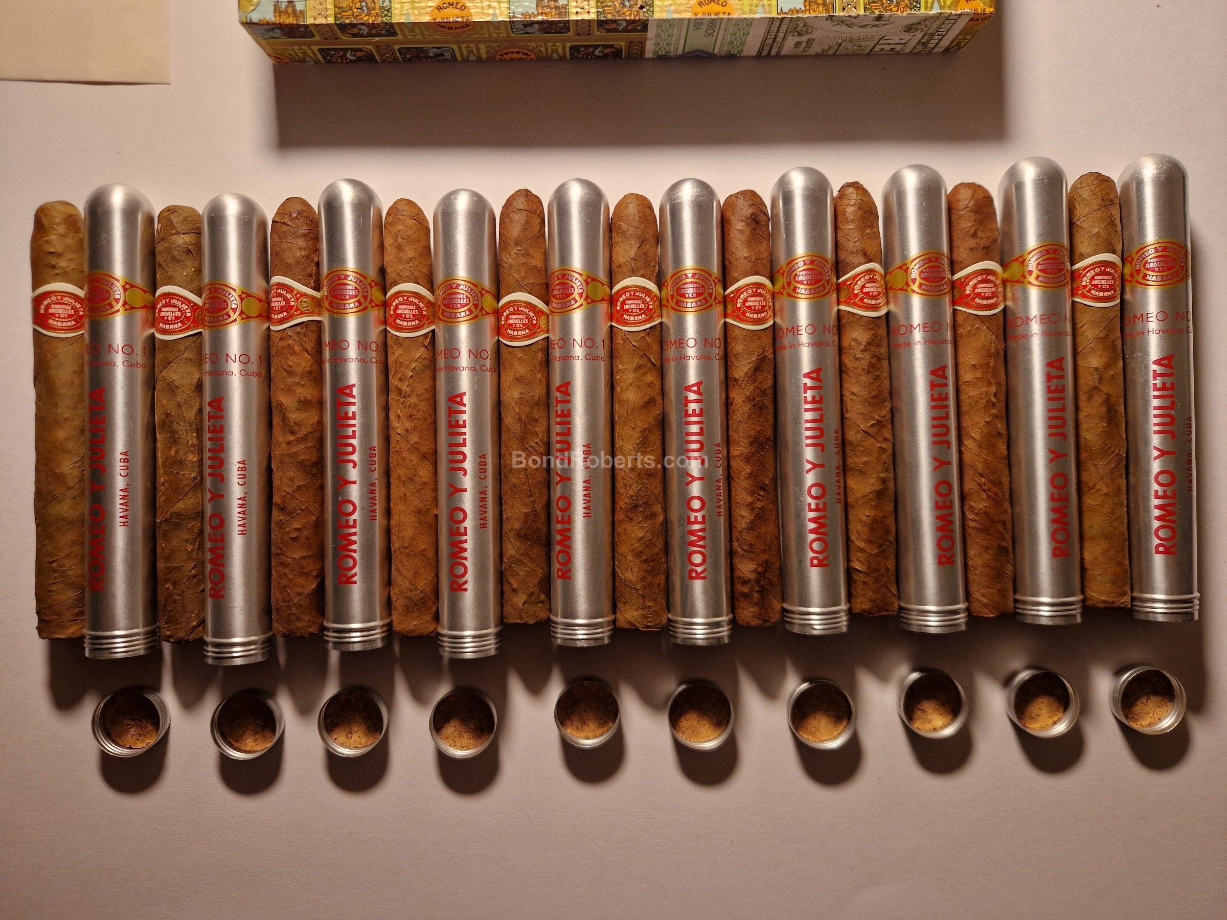 Romeo y Julieta Romeo No.1 Dress Box of 10 cigars in aluminium tube 34288