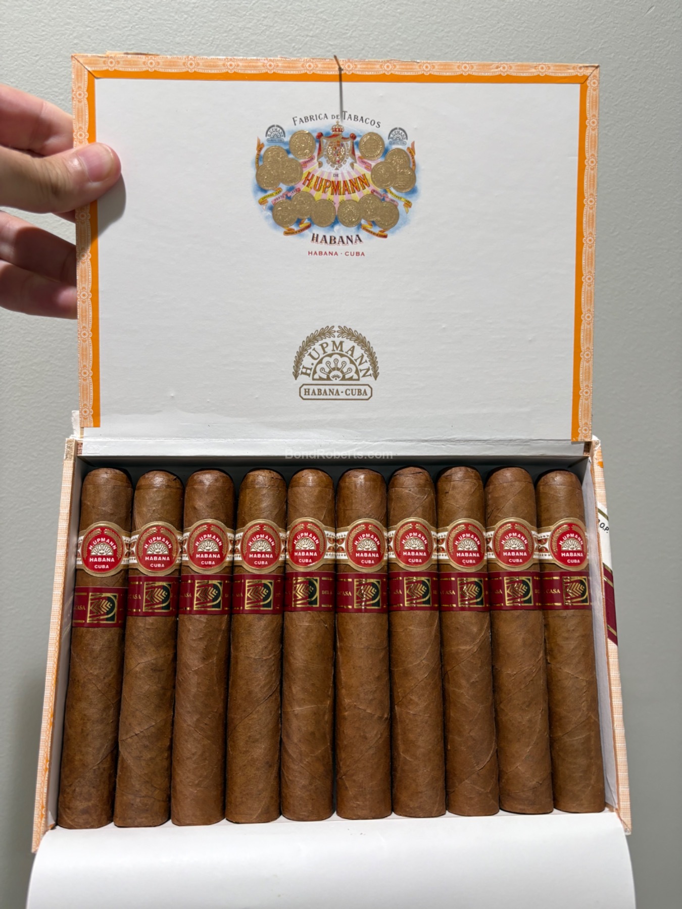 H. Upmann Royal Robusto LCDH Exclusivo 2024 Dress Box of 10 cigars 42138