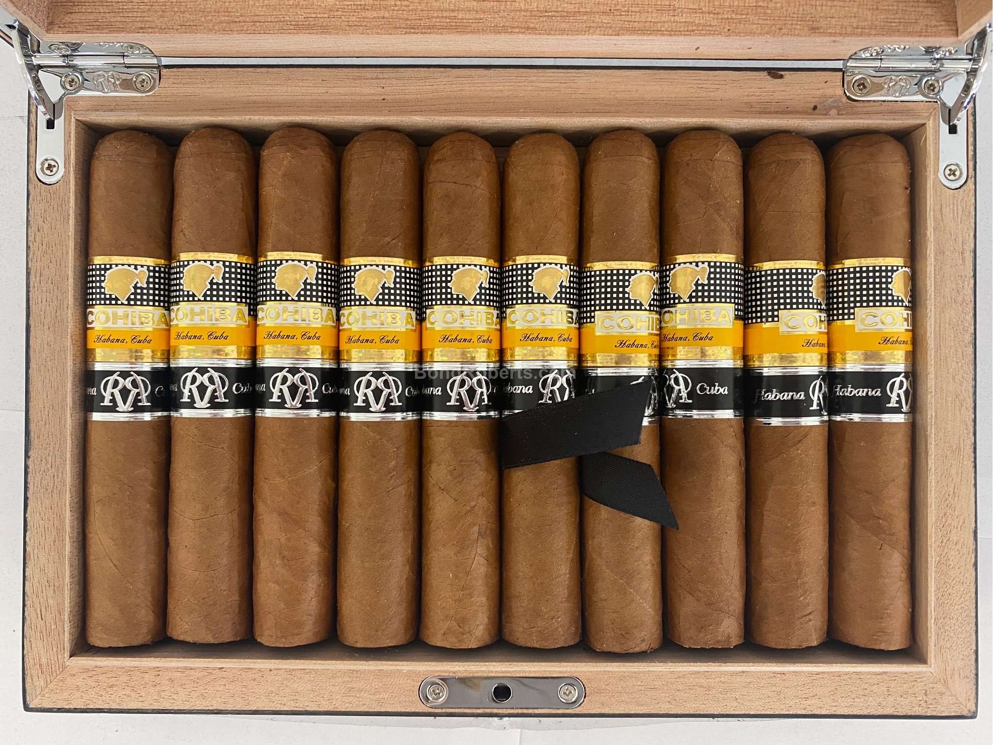 Cohiba Robustos Reserva Cosecha 2019 Black lacquered Boîte Nature Box ...
