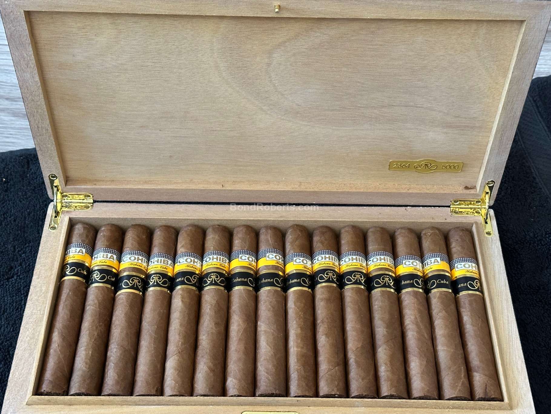 Cohiba Siglo VI Gran Reserva Cosecha 2009 Black lacquered Boîte Nature Box of 15 c 15643