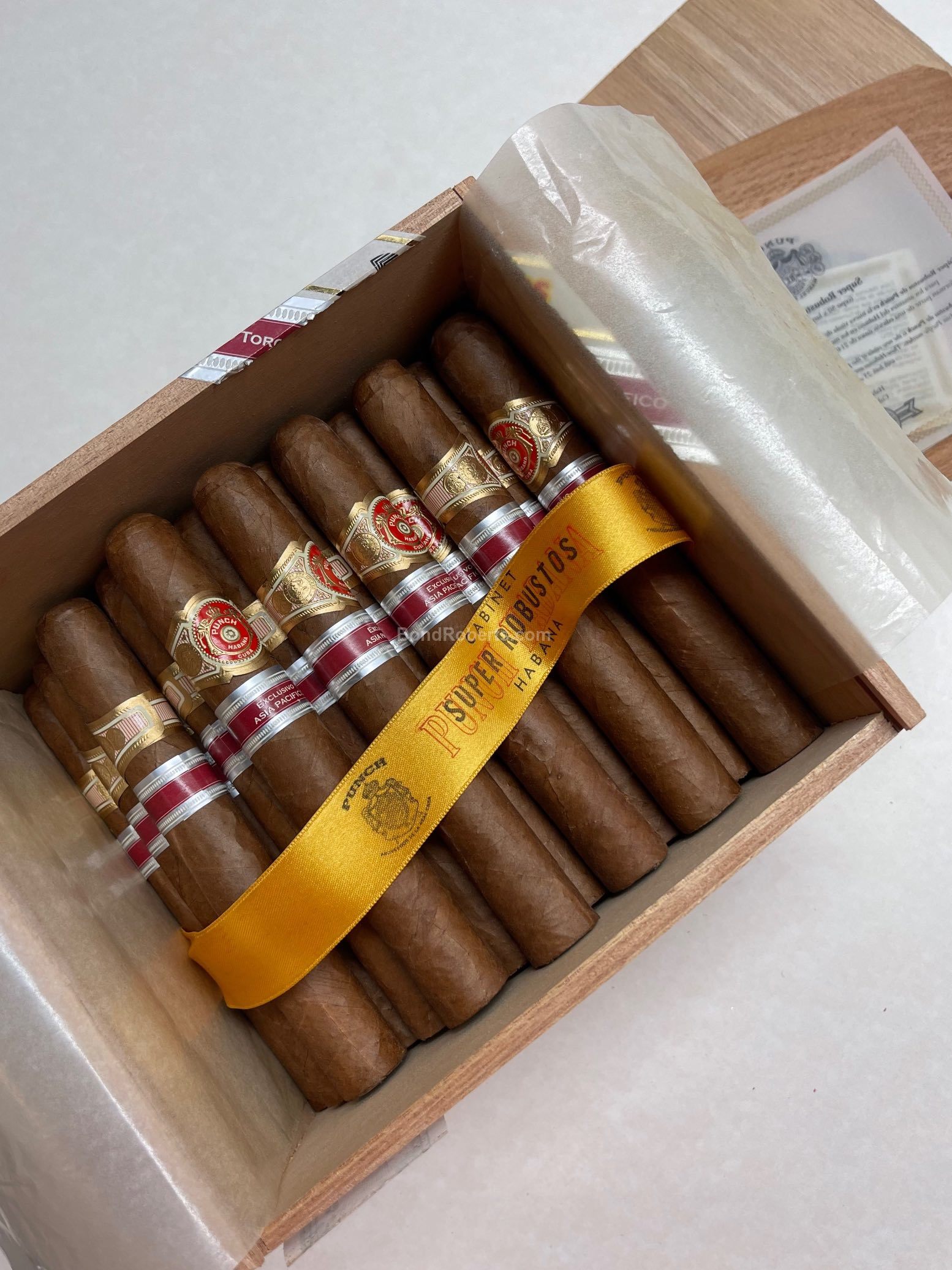 Punch Super Robusto Edición Regional Asia Pacifico 2006 Slide Lid Box ...