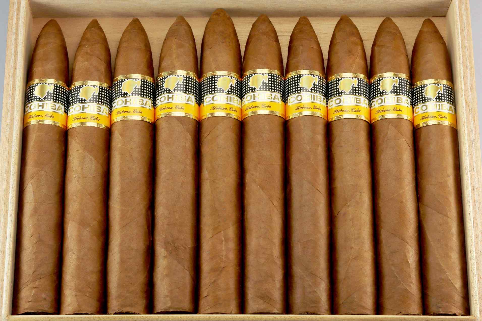 Cohiba Piramides Extra 2012 Varnished Boîte Nature Box of 10 cigars 1686