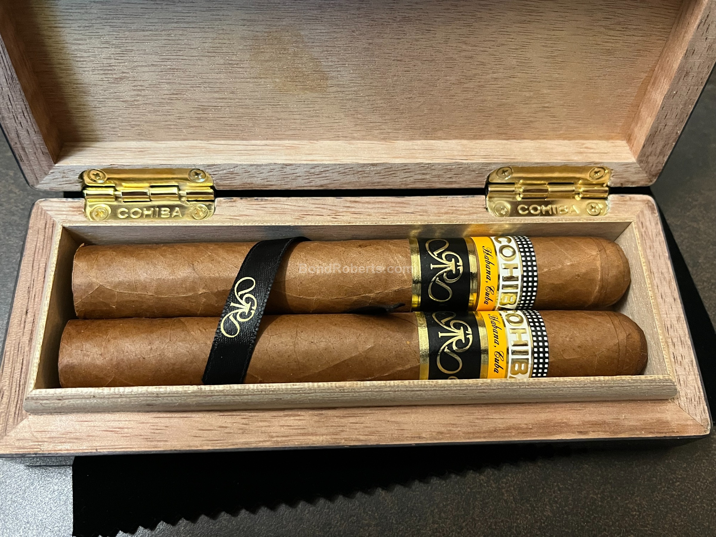 Cohiba Siglo VI Gran Reserva Cosecha 2003, Habanos Festival Gift 2009 Black lacquered Boîte ...