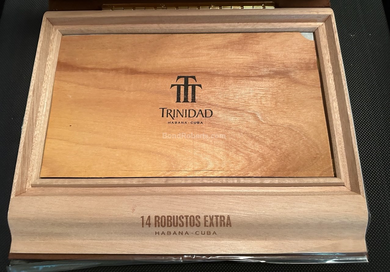 Trinidad Robustos Extra Travel Humidor 2021 Humidor of 14 cigars 24911