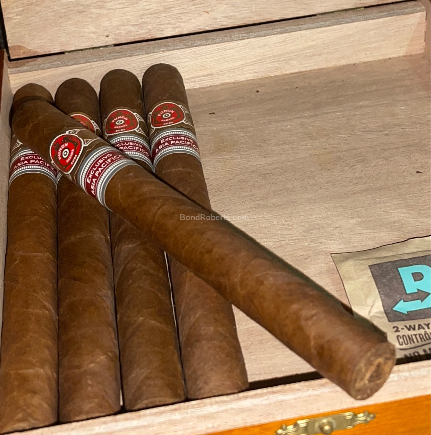 Punch 8-9-8 Edición Regional Asia Pacifico 2019 Numbered varnished semi boîte nature box of 10 ...