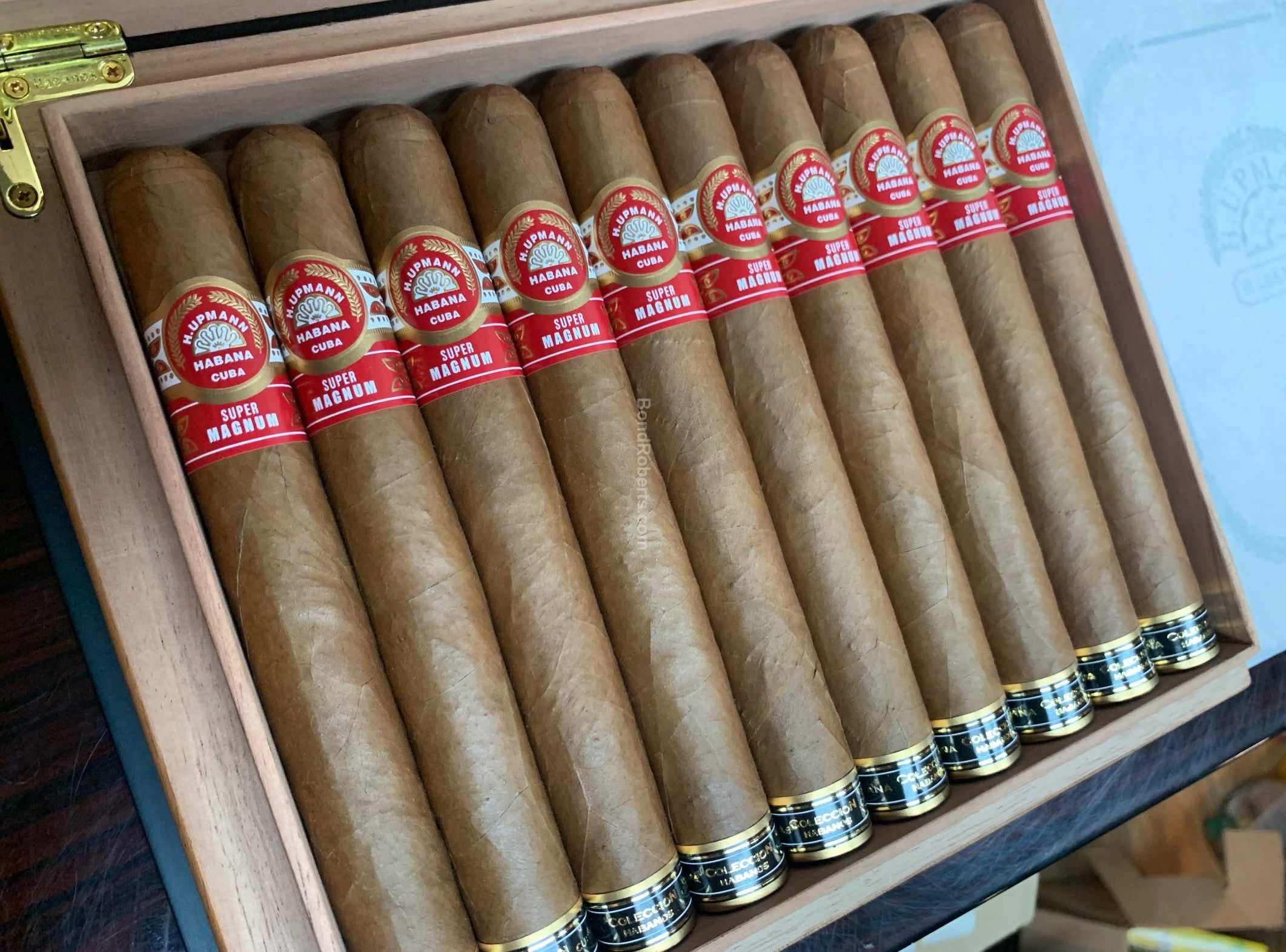 H. Upmann Super Magnum Colección Habanos 2022 Numbered book-shaped boîte nature box of 20 cigars ...