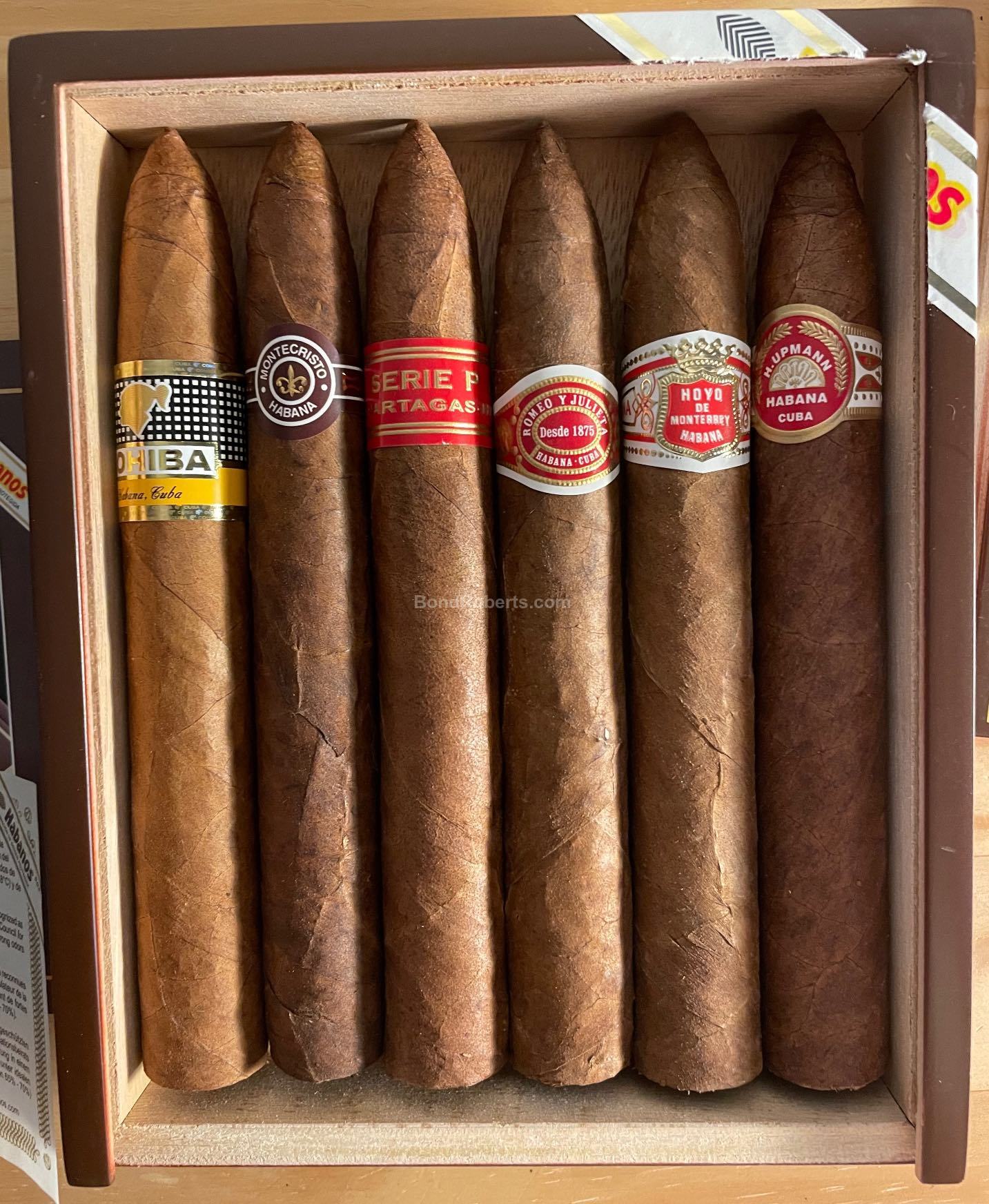 Habanos Pirámides Selección Pirámides 2017 Selection box of 6 cigars 15641