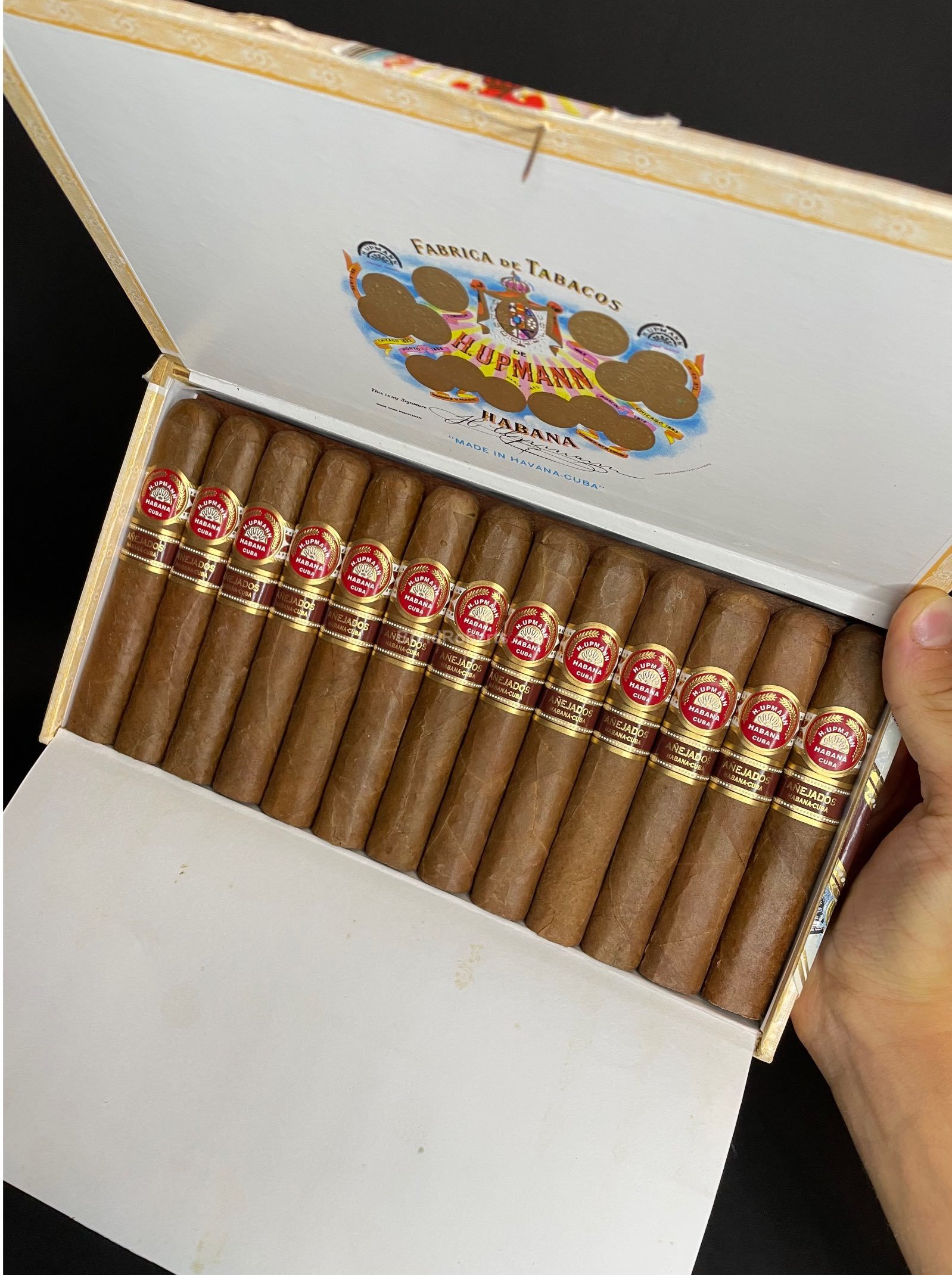 H. Upmann Robustos Habanos Añejados 2011 Dress Box of 25 cigars 20795